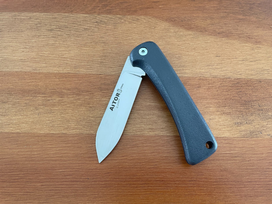 Folding Knives – Navaja Land